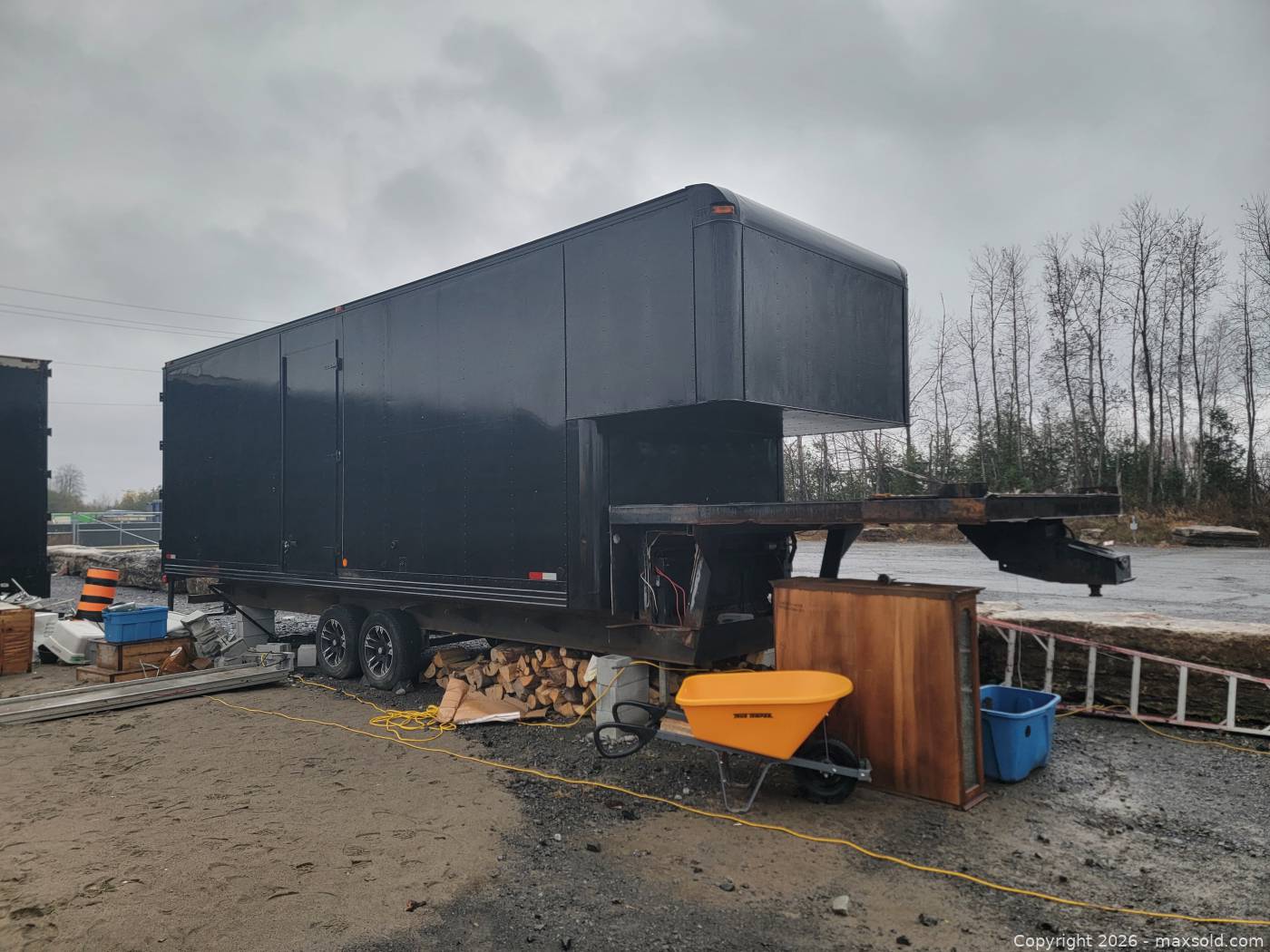Custom Built 30-Foot Black 5th Wheel Trailer | Maxsold