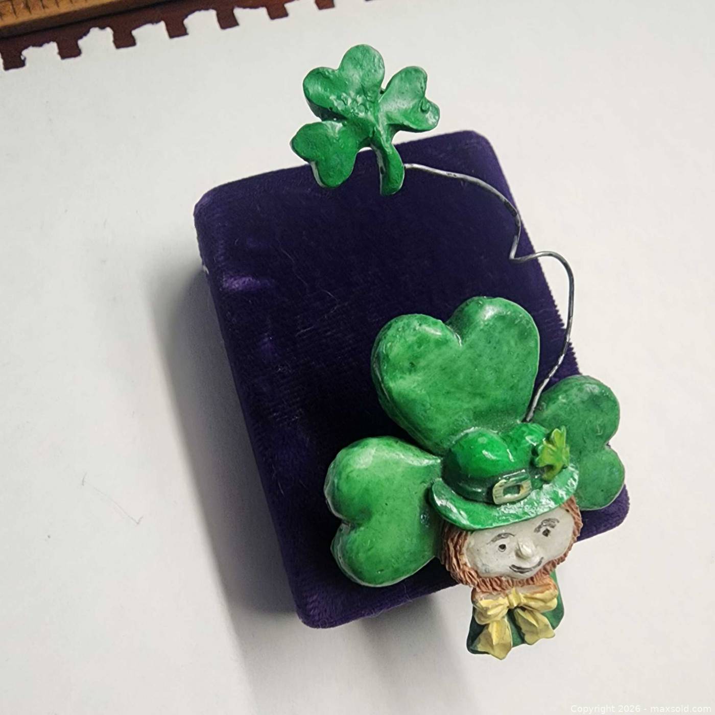 St. Patrick's Day leprechaun shamrock brooch | Maxsold