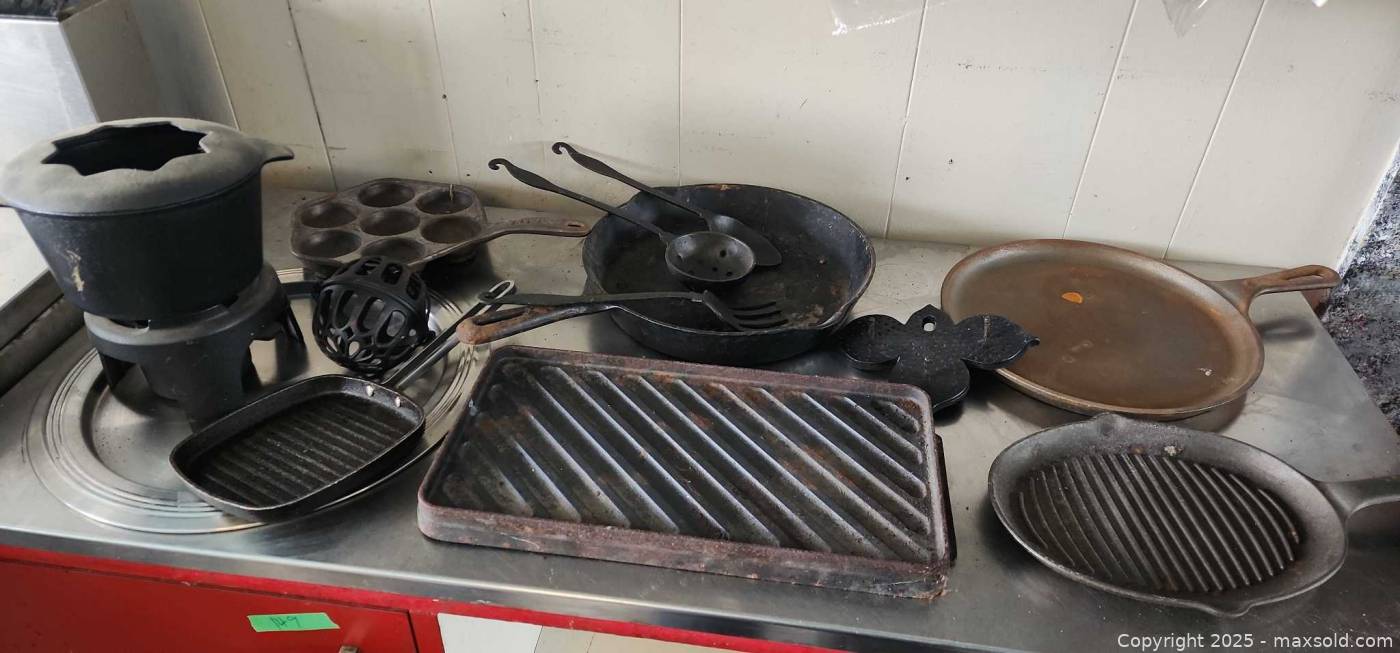 Cast iron cookware assortment | Maxsold