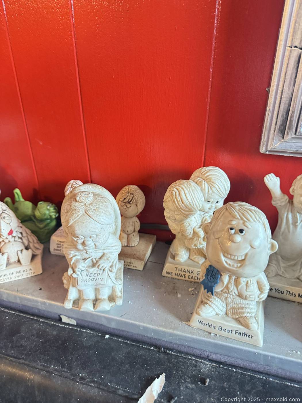 Retro sand cast novelty figurines collection | Maxsold
