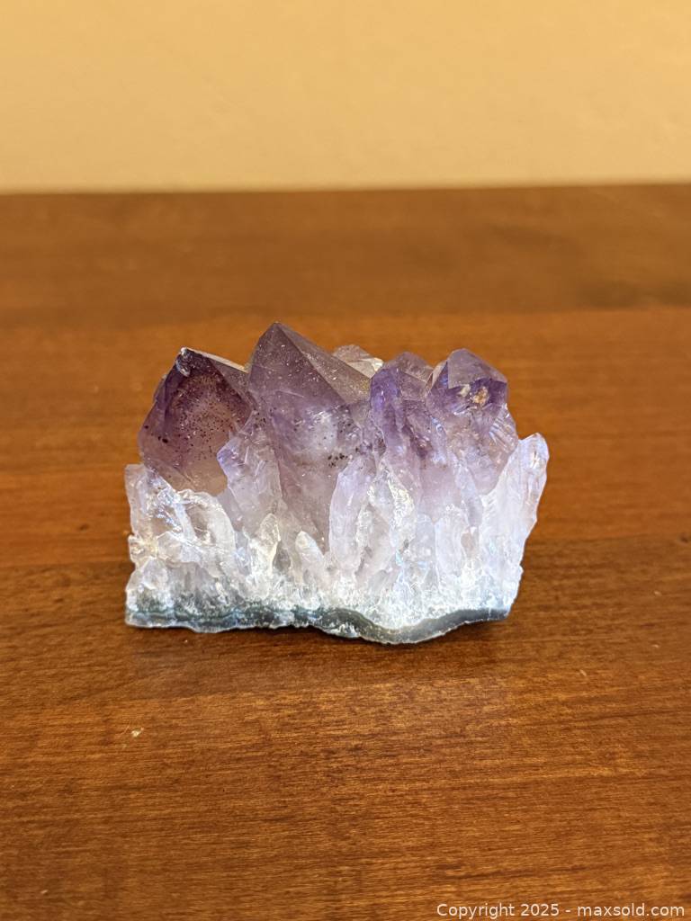 Small amethyst crystal shard cluster | Maxsold