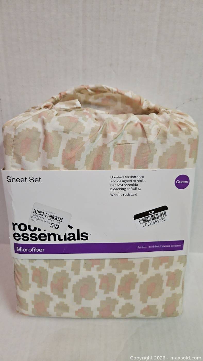 Room Essentials Queen Microfiber Sheet Set | Maxsold