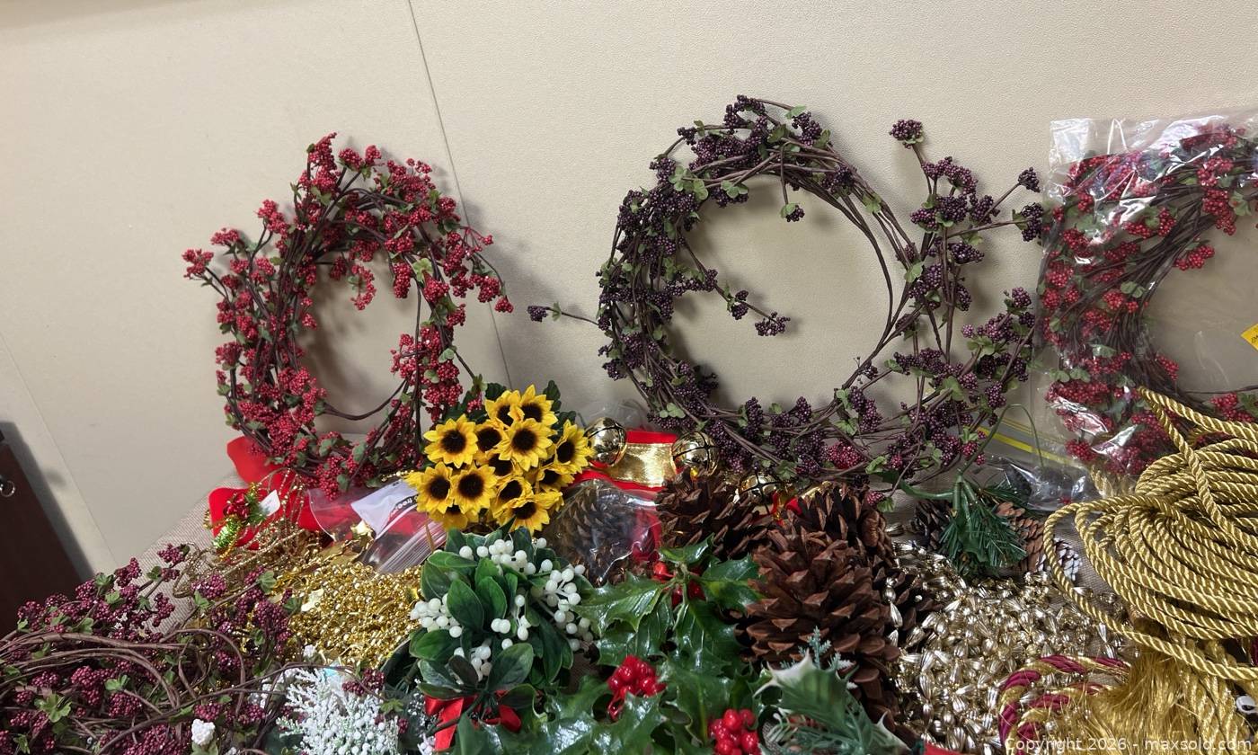 Mixed arts and crafts floral supplies | Maxsold