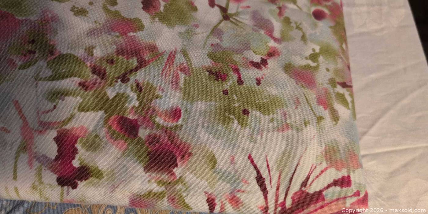 6 Floral Rectangular Fabric Tablecloths | Maxsold