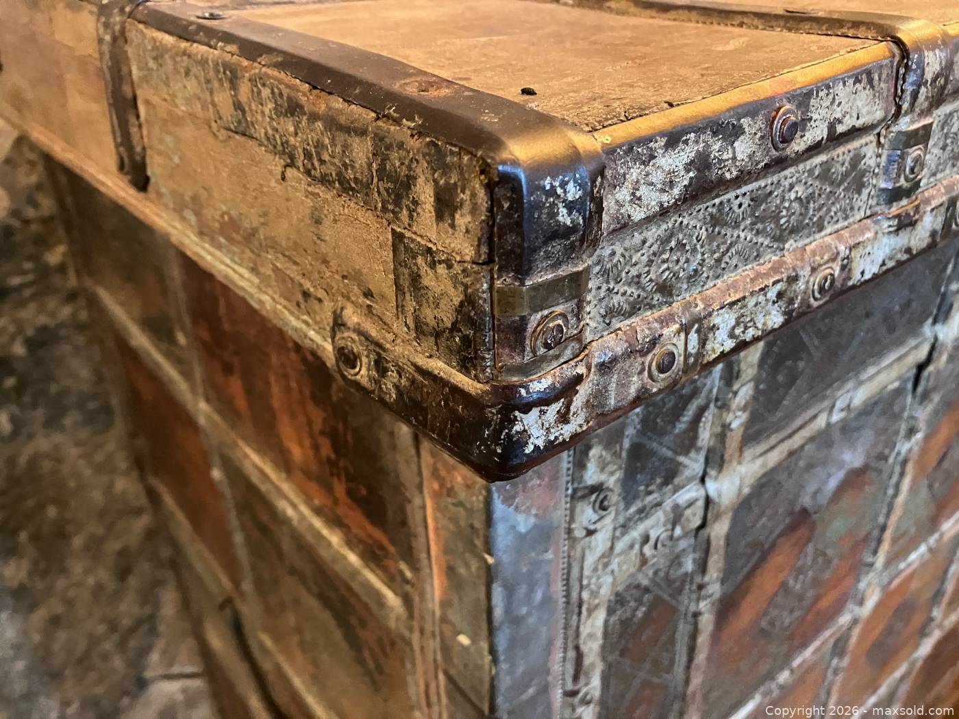 Mohr & McPherson rolling trunk | Maxsold