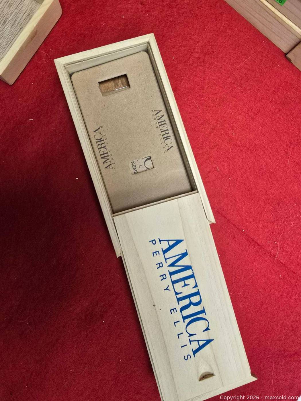 70 Perry Ellis America wooden slide-top boxes | Maxsold