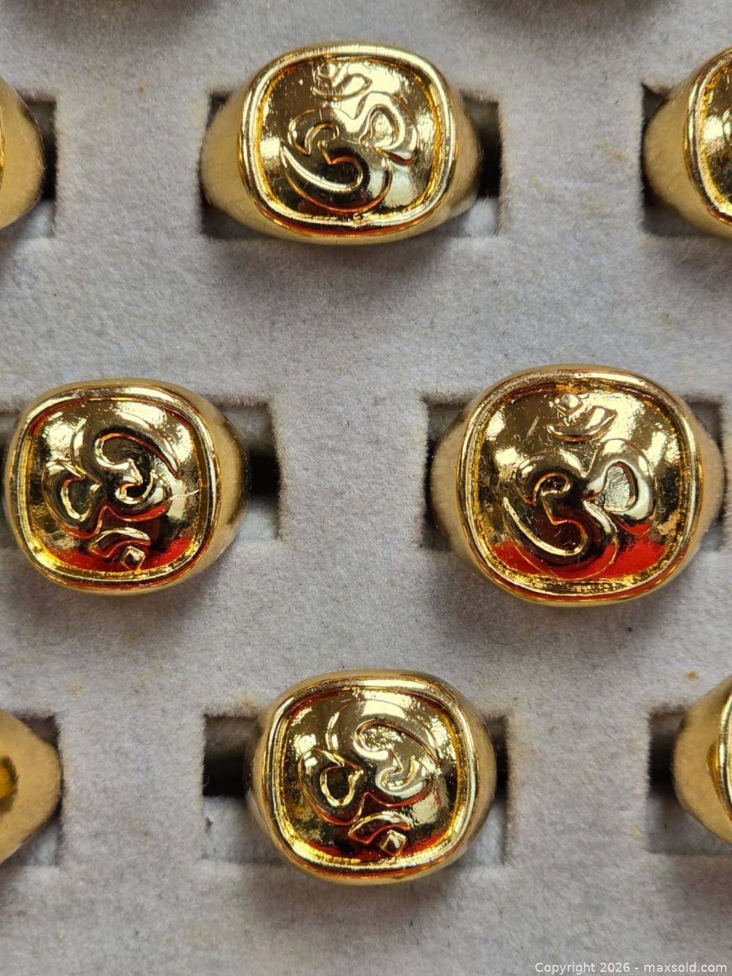 Gold-plated Om signet rings, approx. 48 | Maxsold