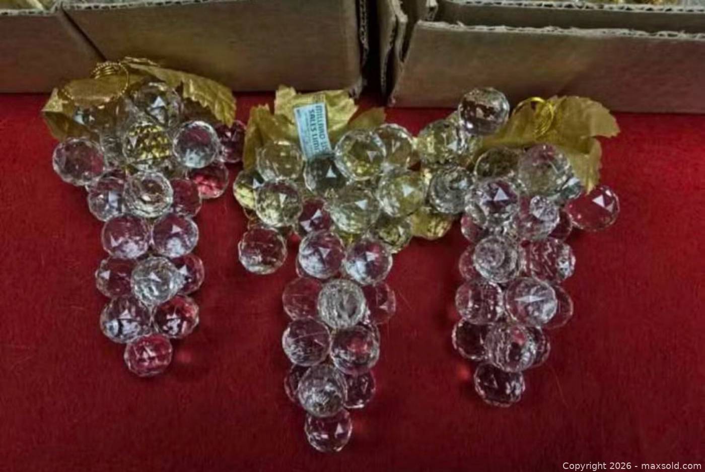 Acrylic grape cluster figurines, 18 pcs | Maxsold