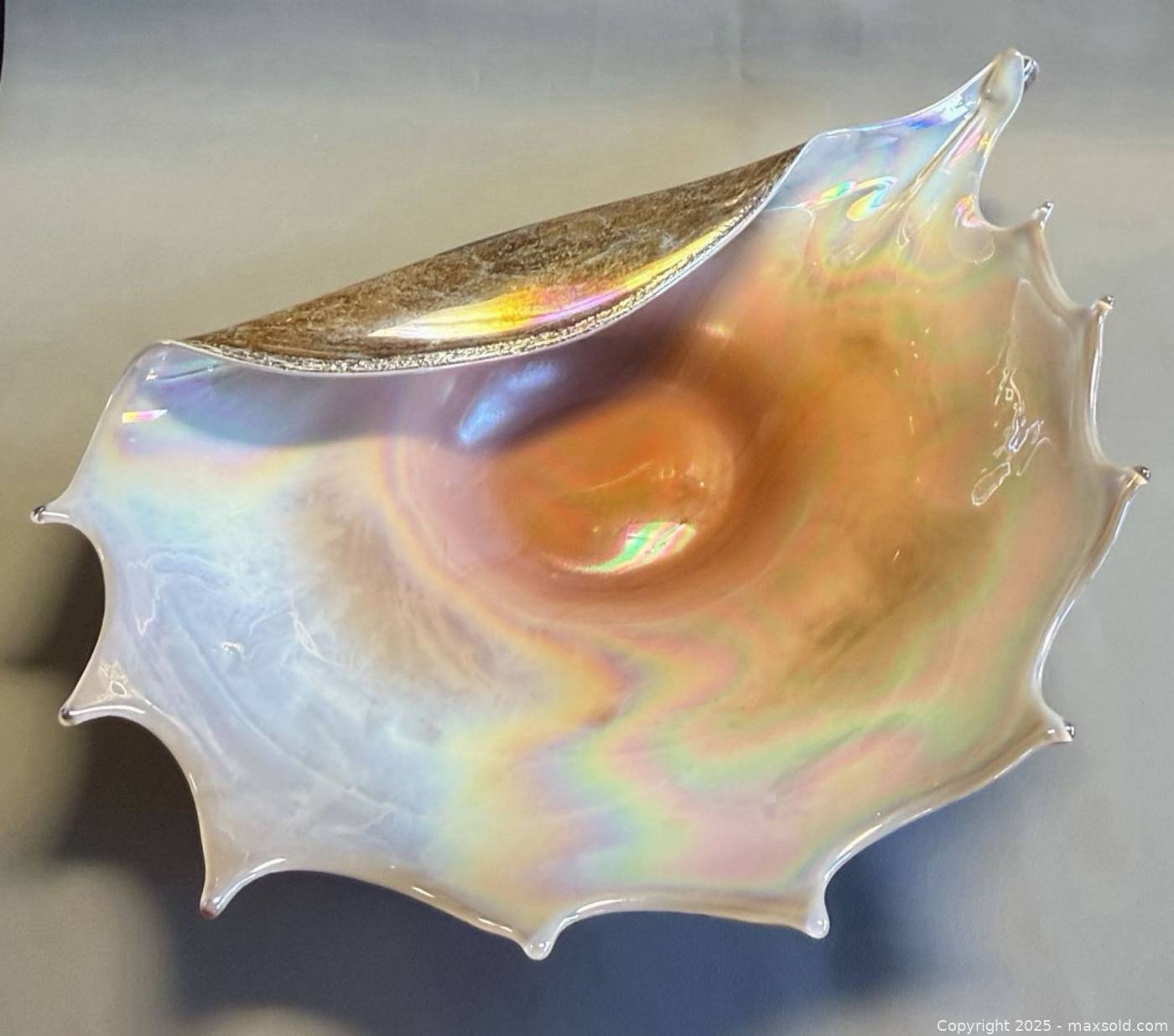 Vintage hand-blown iridescent art glass conch shell centerpiece | Maxsold