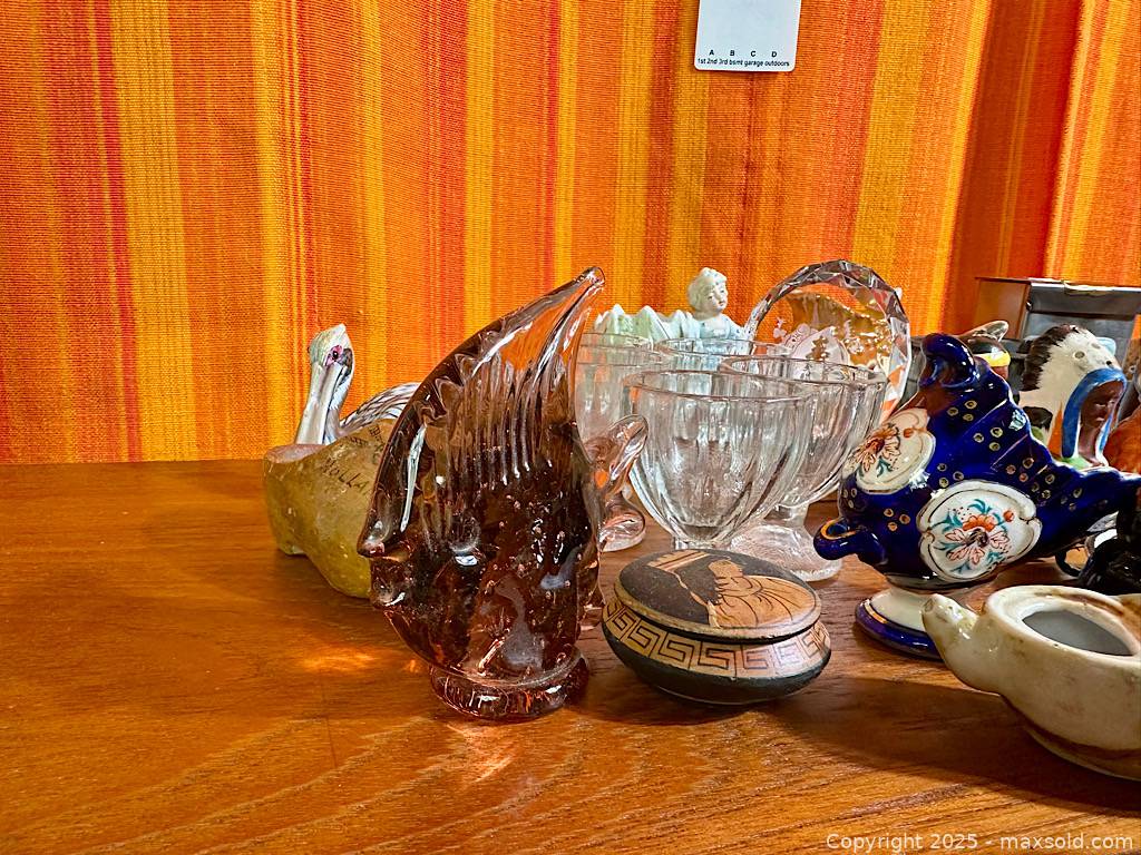 Vintage and antique small china & glass lot | Maxsold