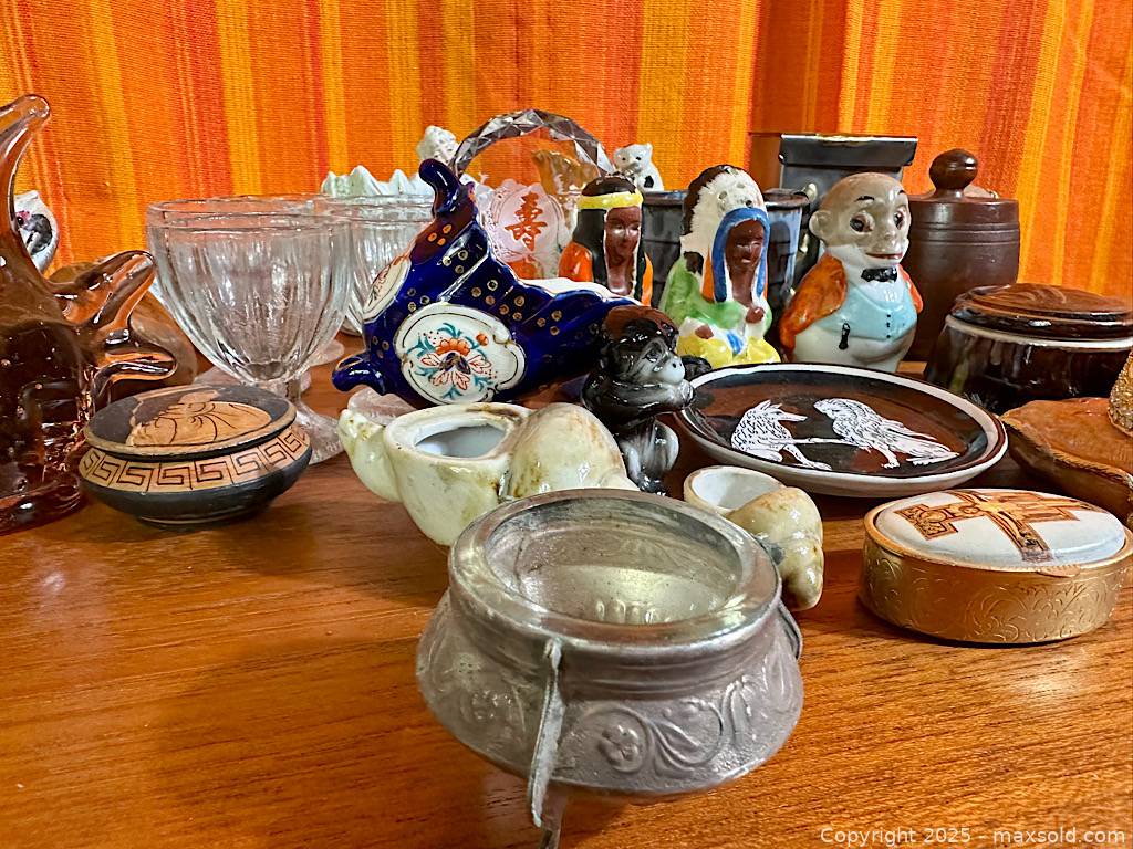 Vintage and antique small china & glass lot | Maxsold