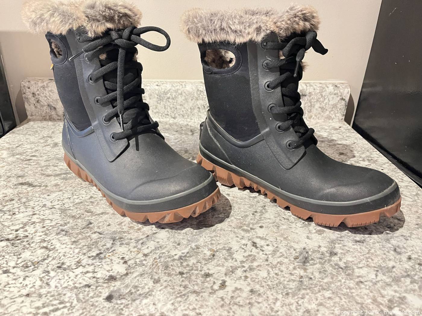 Bogs women’s winter boots EU39 | Maxsold
