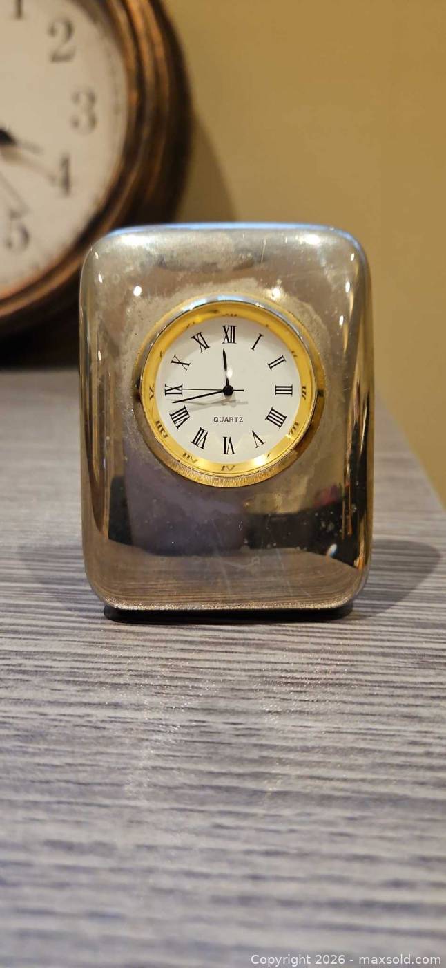 Karlsson quartz wall and desk clocks | Maxsold