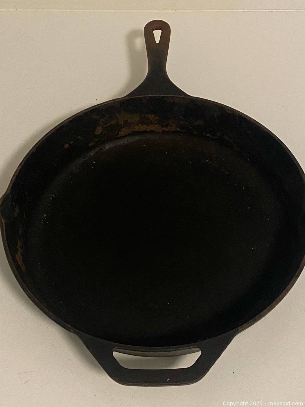 Utopia Kitchen cast iron skillet | Maxsold
