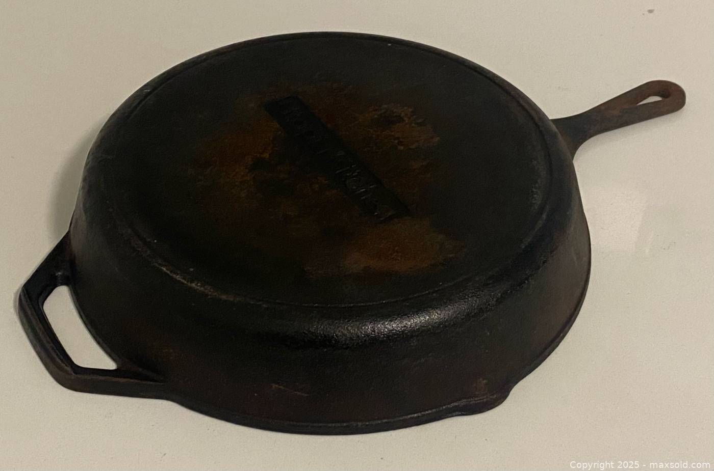 Utopia Kitchen cast iron skillet | Maxsold