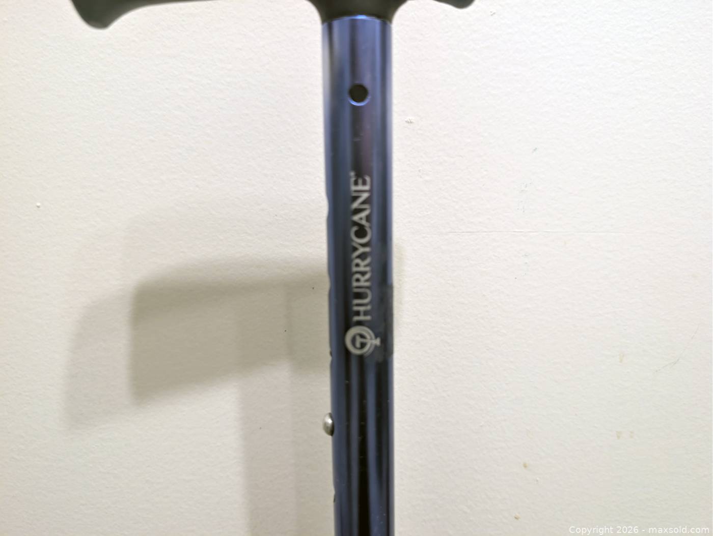 HurryCane adjustable walking cane | Maxsold