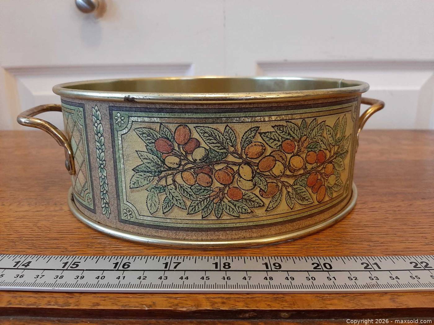 Pyrex model 624 metal casserole carrier | Maxsold