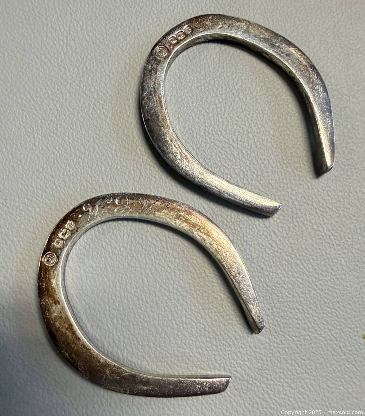 Pair Francis Howard silver horseshoe napkin rings | Maxsold