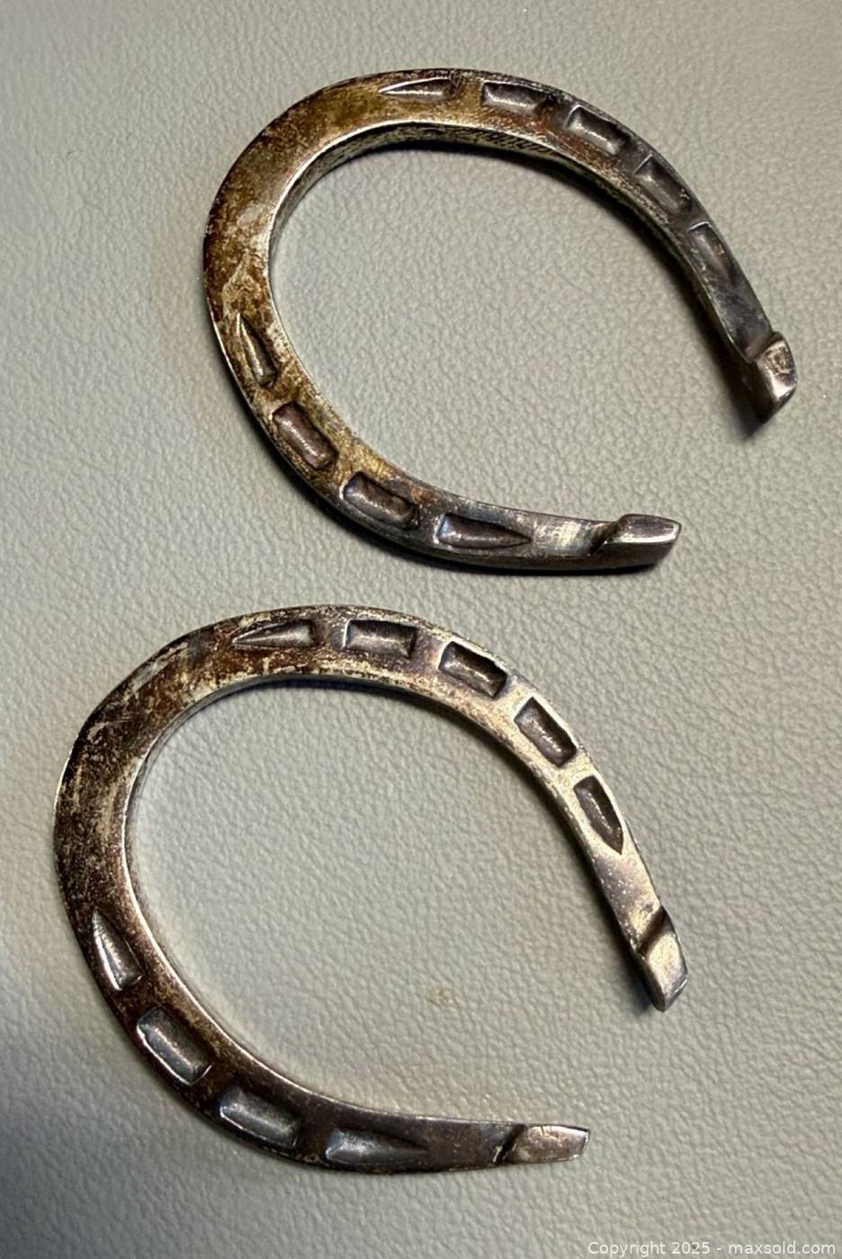 Pair Francis Howard silver horseshoe napkin rings | Maxsold