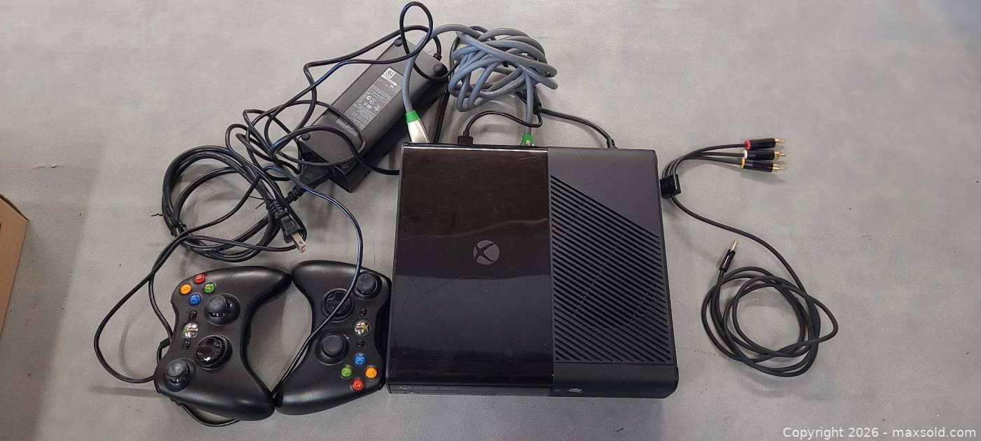 Xbox 360 E slim console with power supply, 2 controllers and AV cable ...