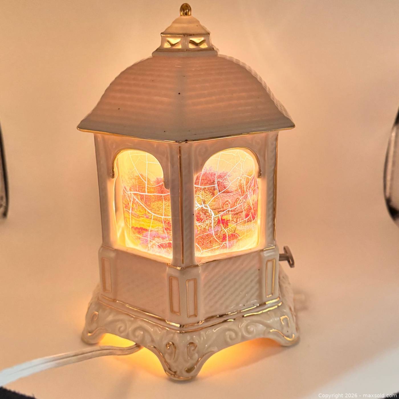 Thomas Kinkade 2005 Lighted Musical Porcelain Gazebo | Maxsold