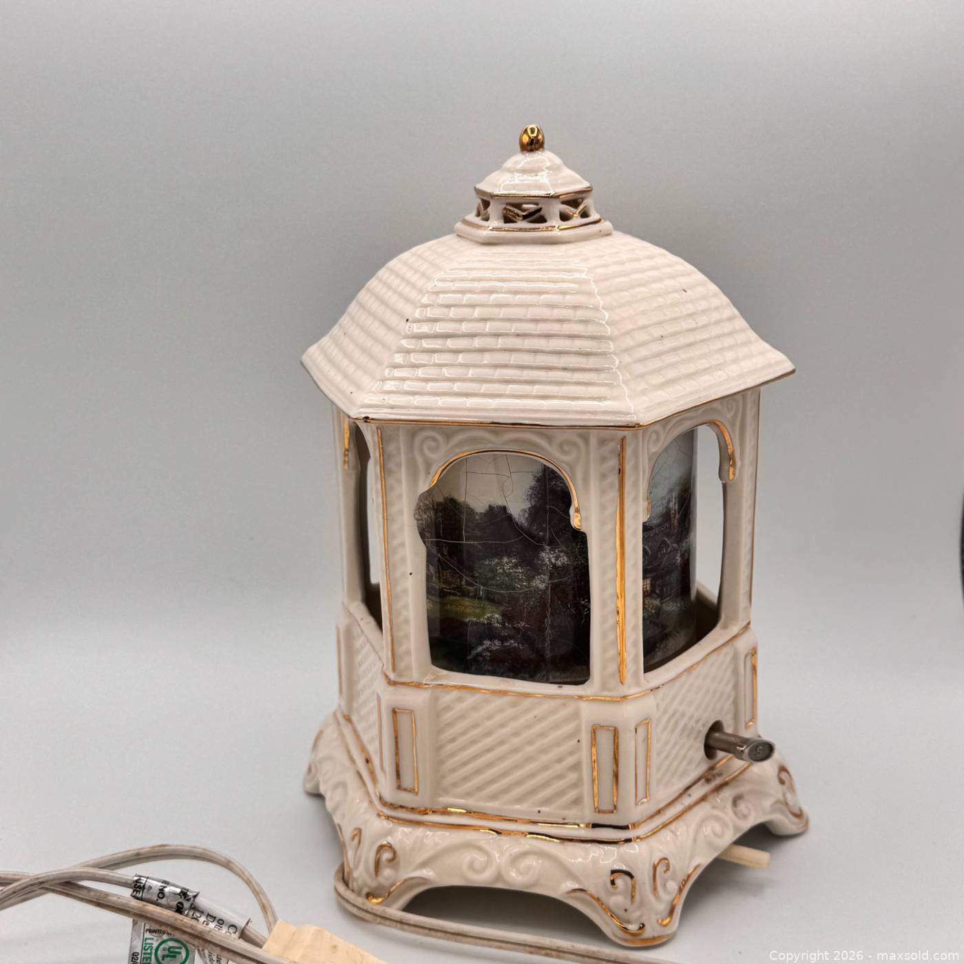 Thomas Kinkade 2005 Lighted Musical Porcelain Gazebo | Maxsold