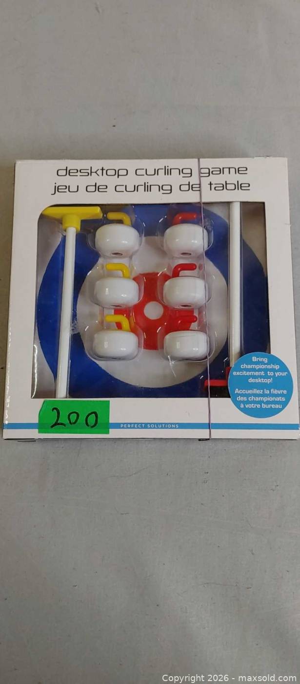 Desktop curling game with six stones broom and play mat | Maxsold