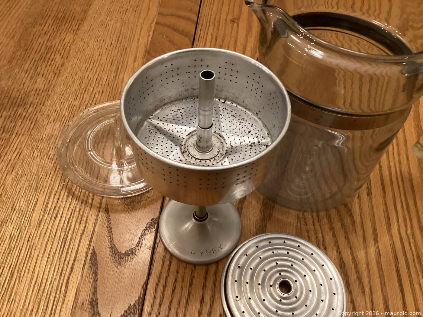 Vintage Pyrex glass coffee percolator | Maxsold