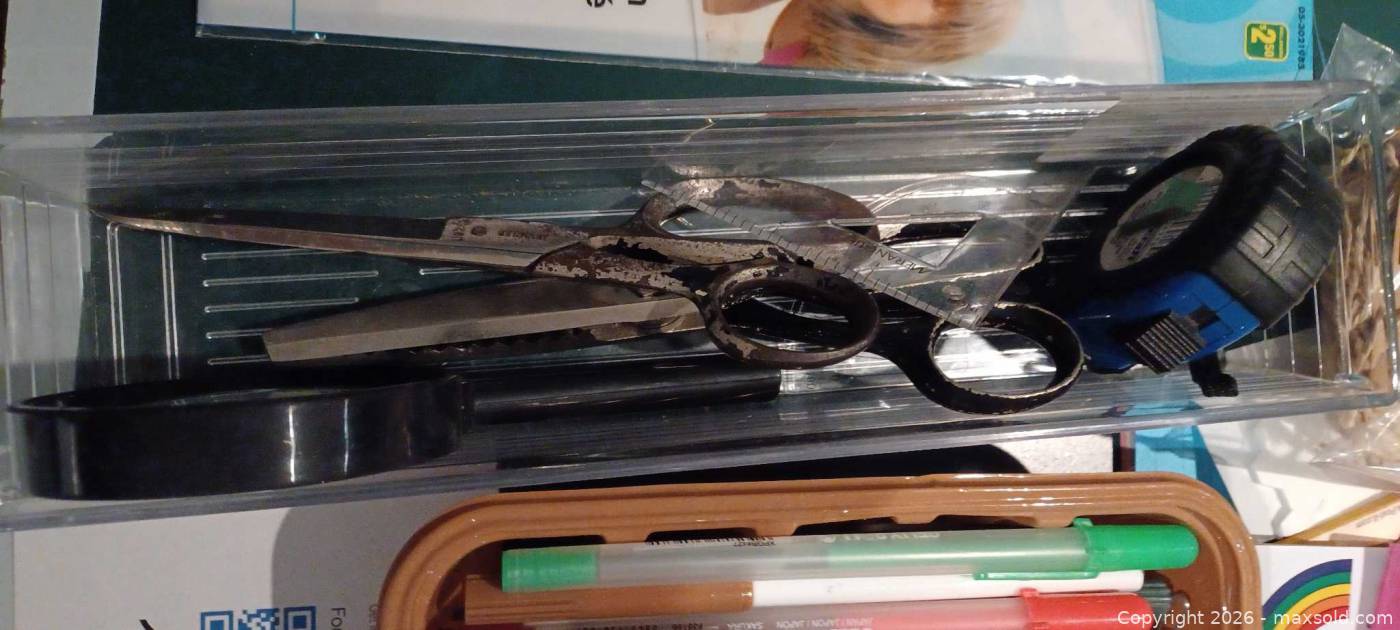 Mixed stationery with Avery cards & Cricut vinyl | Maxsold