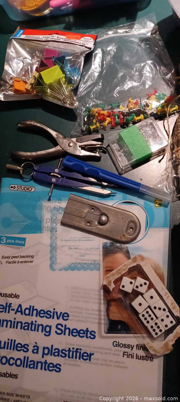 Mixed stationery with Avery cards & Cricut vinyl | Maxsold