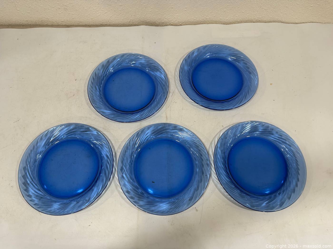 Pyrex cobalt blue swirl glass plates & bowl | Maxsold
