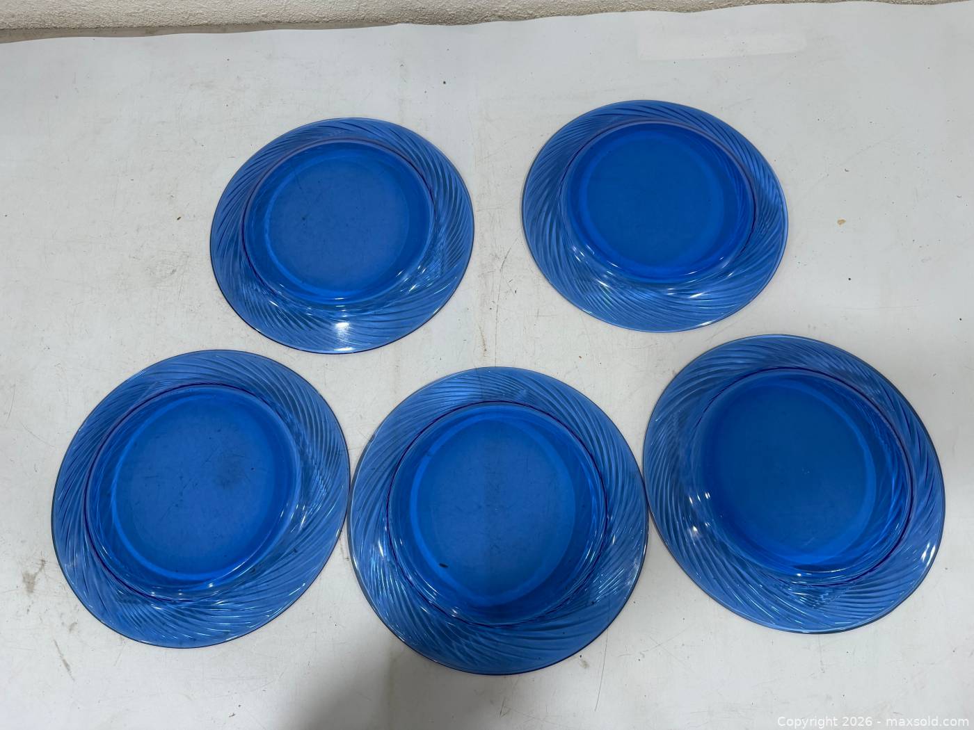 Pyrex cobalt blue swirl glass plates & bowl | Maxsold