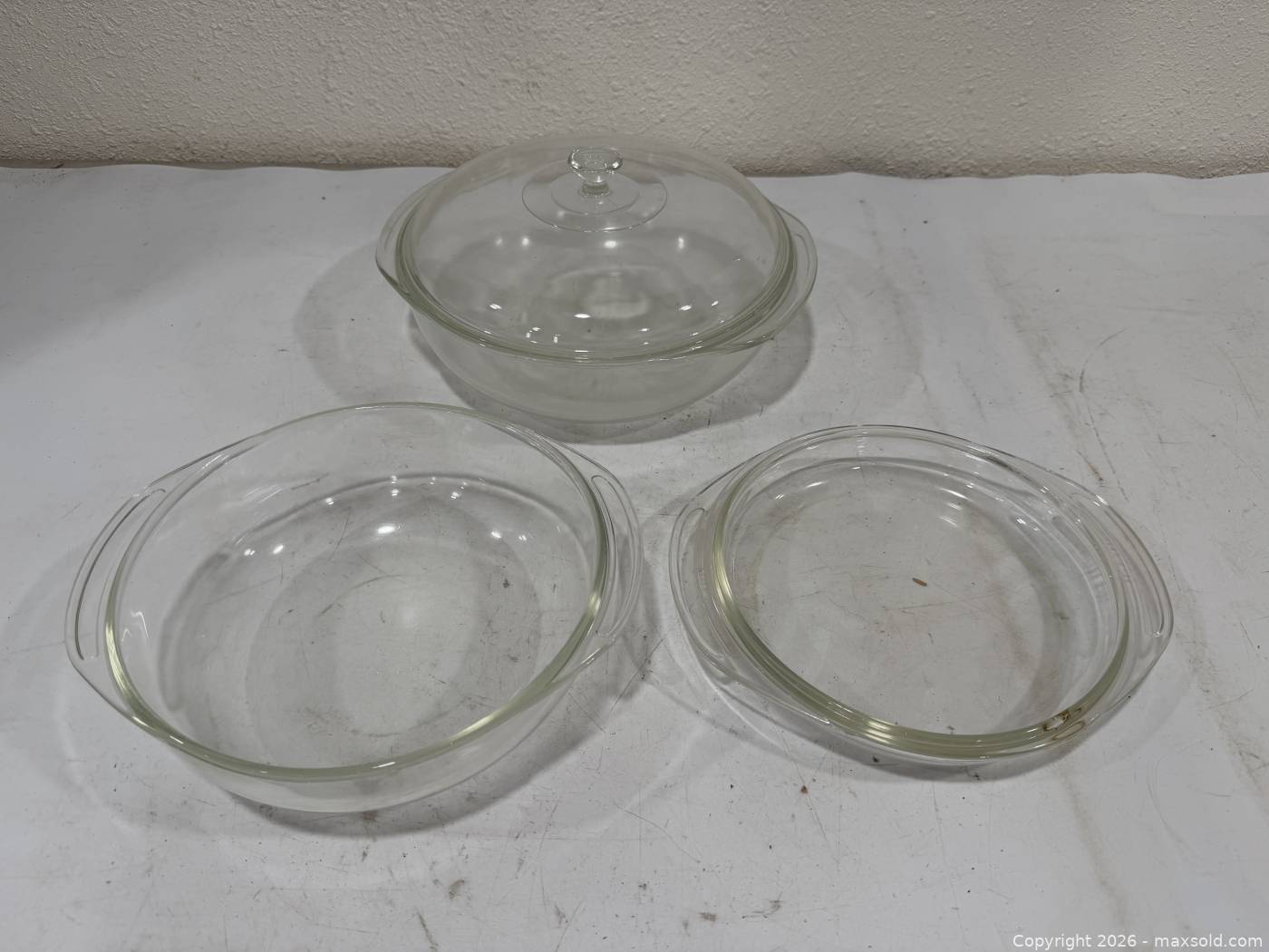 Pyrex clear glass round casserole dishes with lids | Maxsold