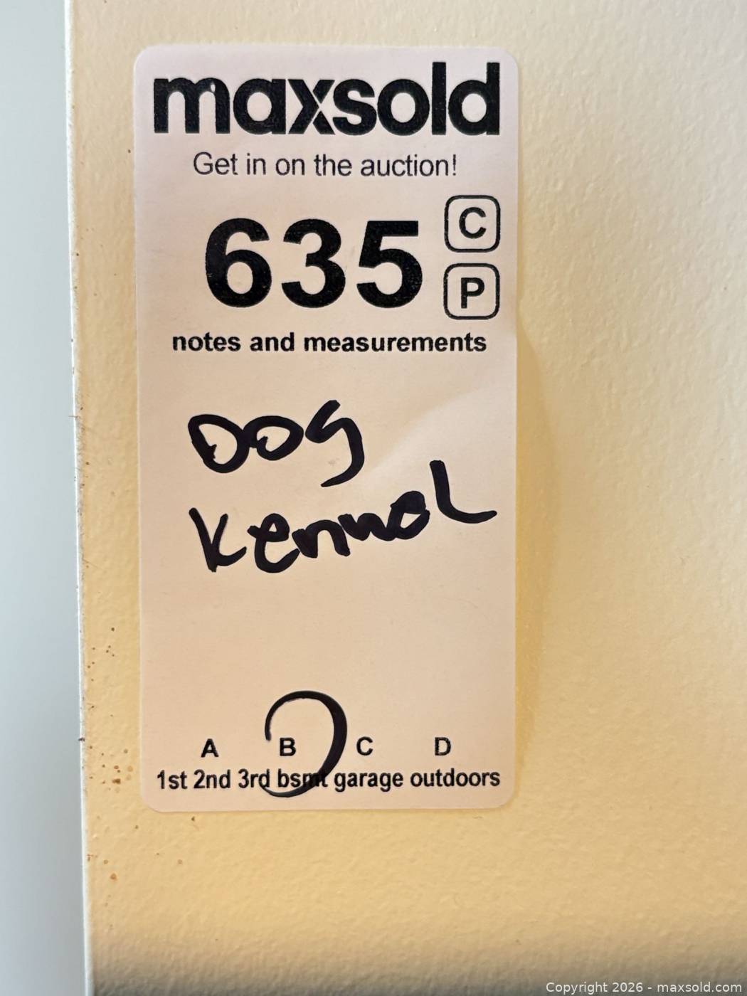 Metal dog kennel with plastic tray 30x48 | Maxsold