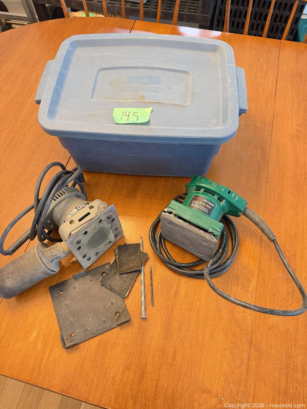 Porter-Cable and Sears Craftsman palm sanders with accessories | Maxsold