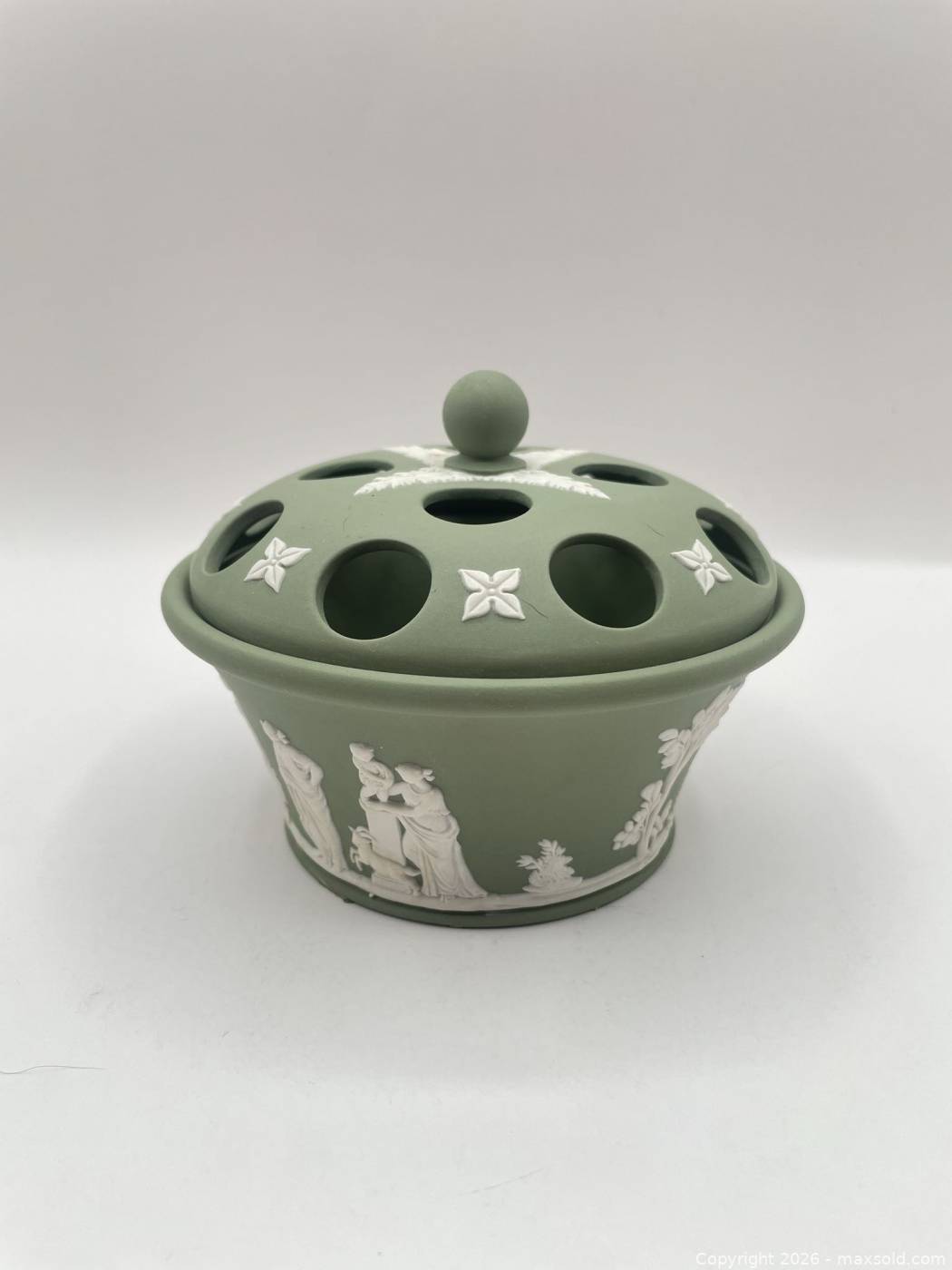Wedgwood sage green jasperware potpourri pot | Maxsold
