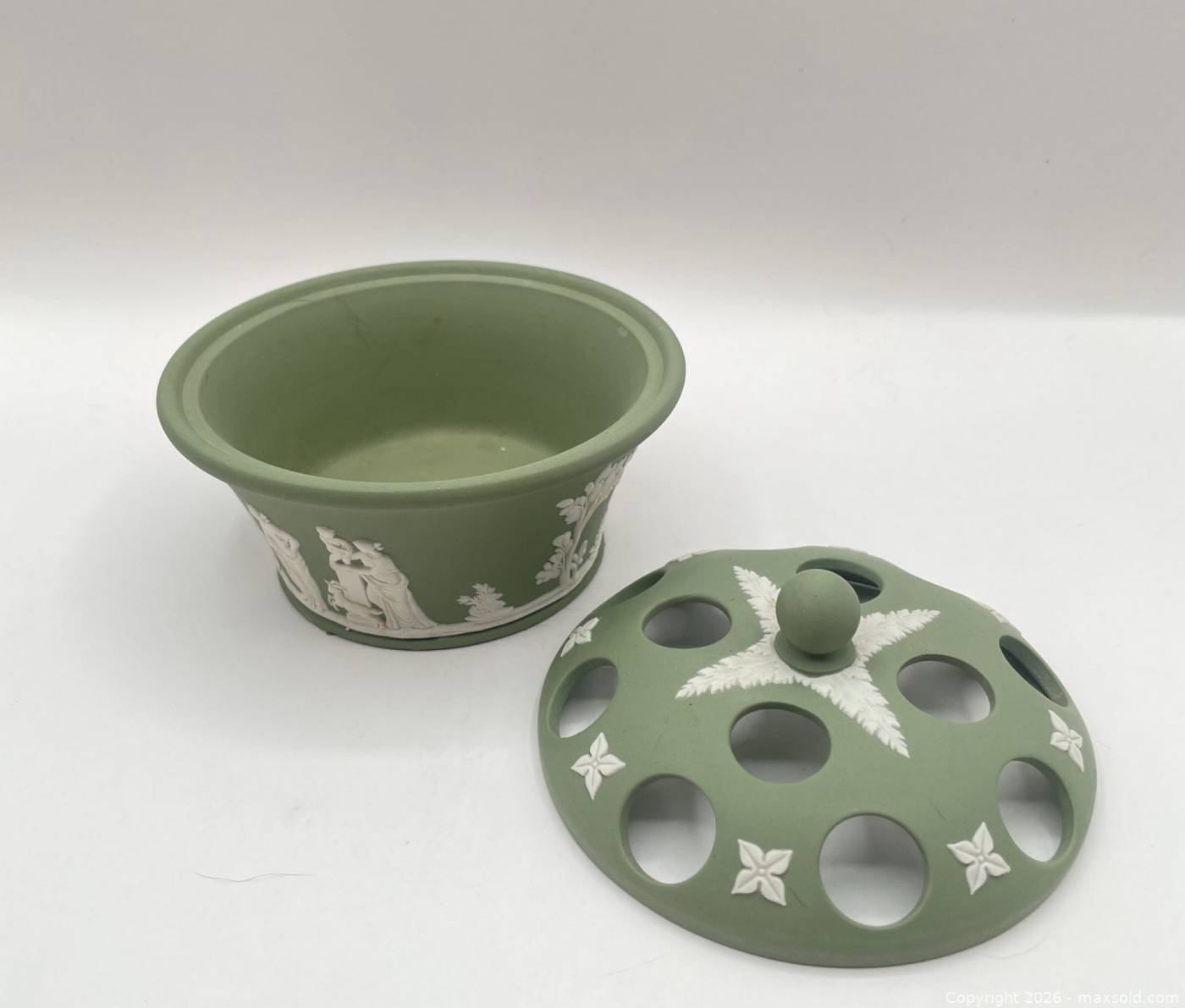 Wedgwood sage green jasperware potpourri pot | Maxsold