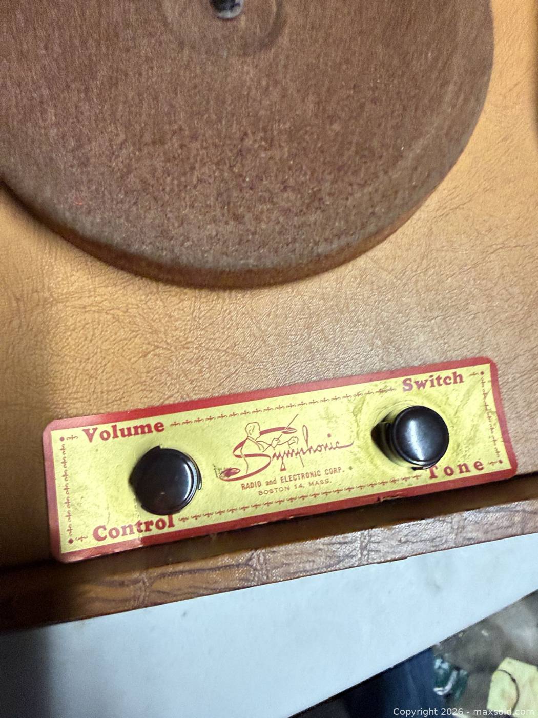 Symphonic portable record player in case | Maxsold