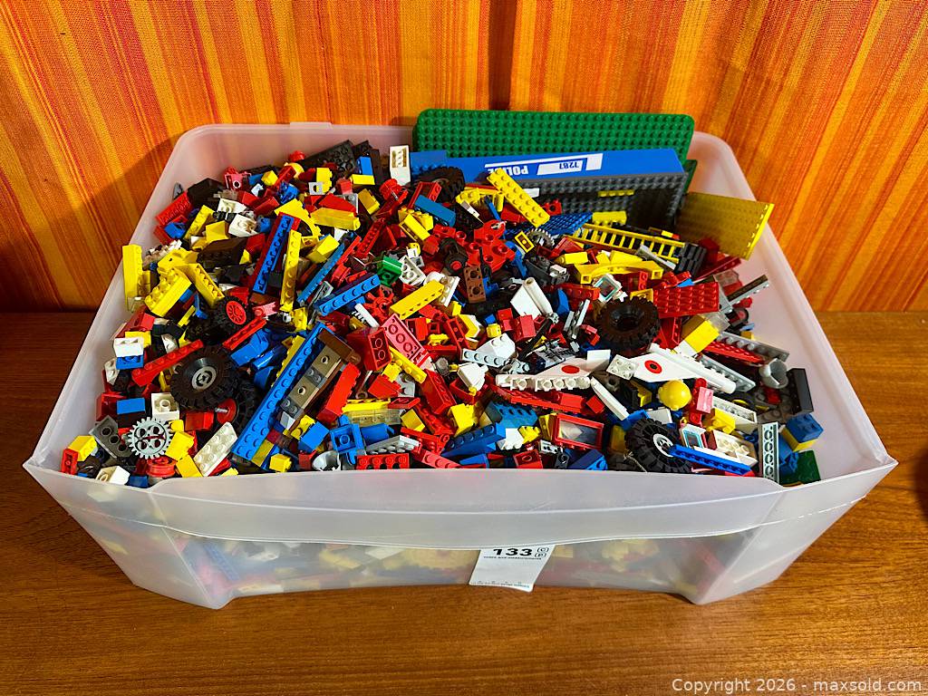 Big Bin Of Vintage LEGO Bricks & Minifigs | Maxsold
