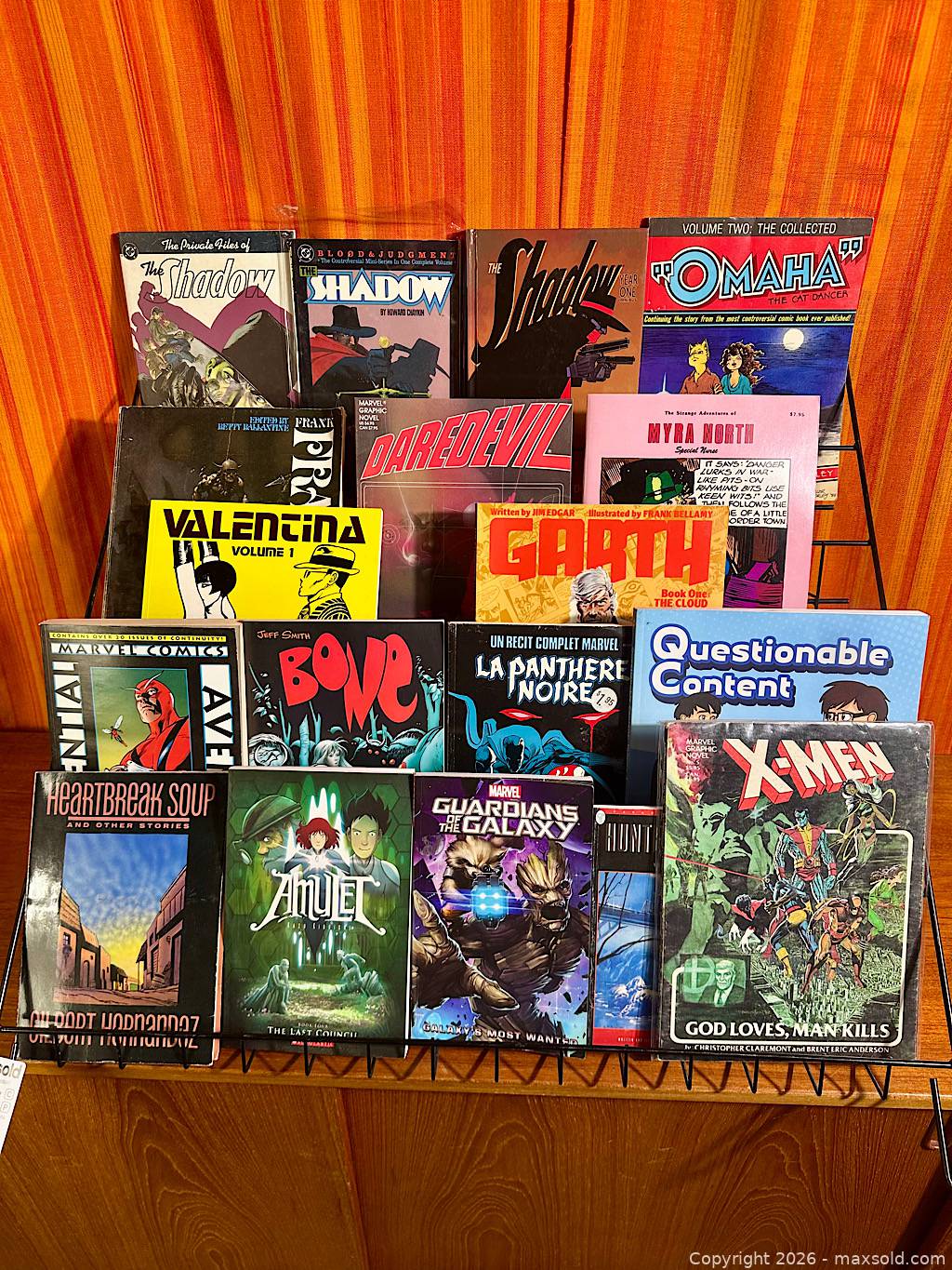 Assorted comic graphic novels | Maxsold