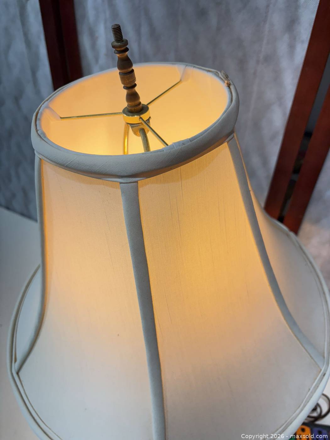 Porcelain table lamp with cream fabric shade | Maxsold