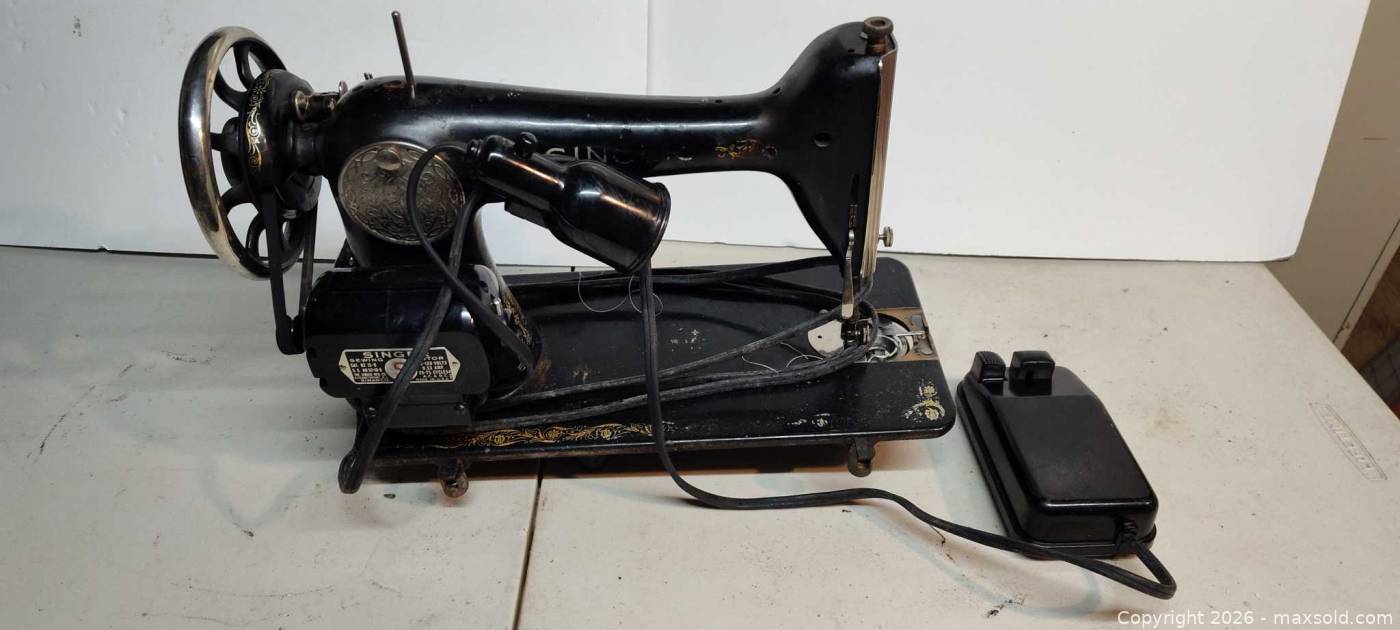 Antique 1890s Singer black sewing machine | Maxsold