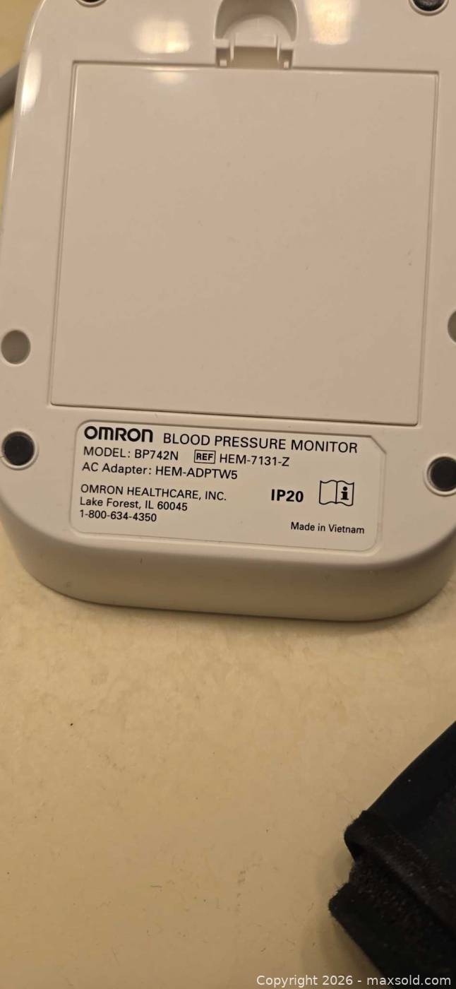 Home healthcare and grooming supplies bundle | Maxsold