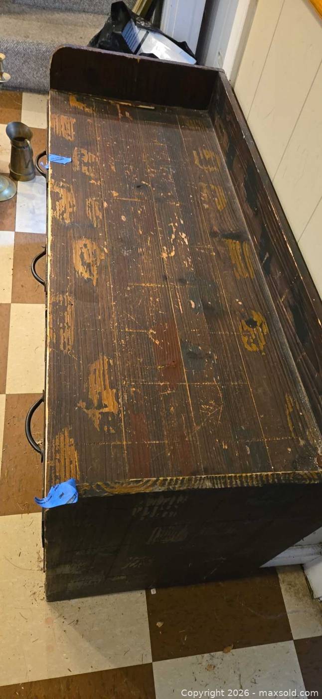 Wood storage bench with drawers & cubbies | Maxsold