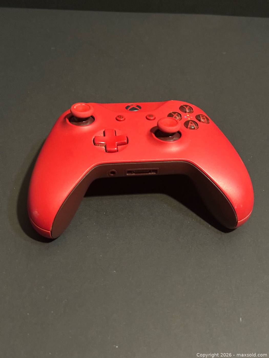 Microsoft Xbox One wireless controller red | Maxsold