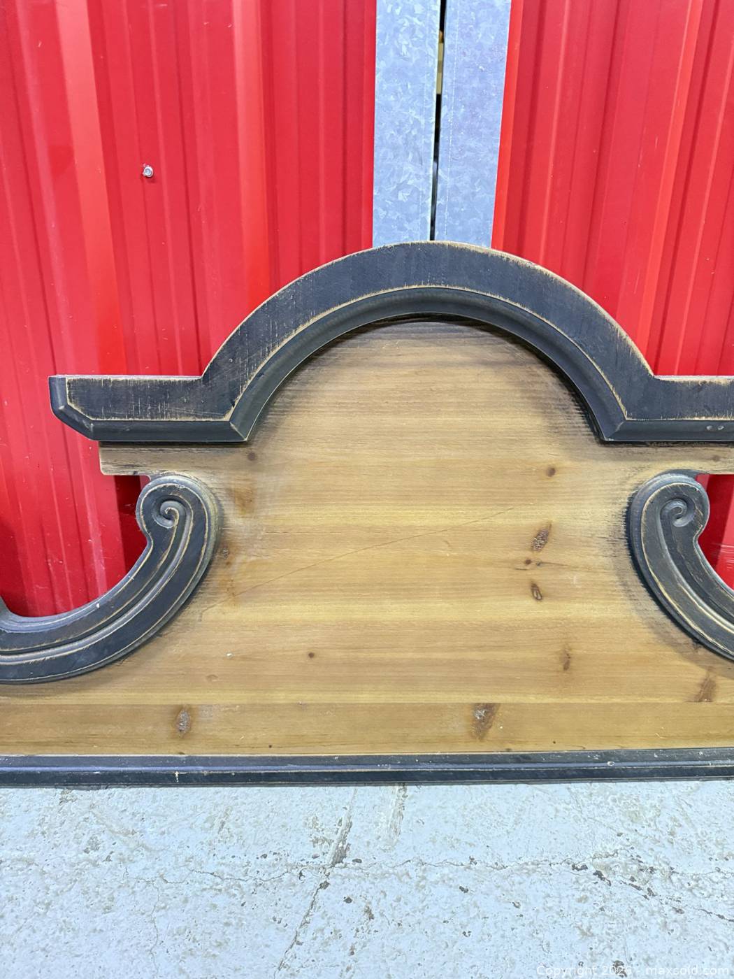 Solid wood wall pediment | Maxsold