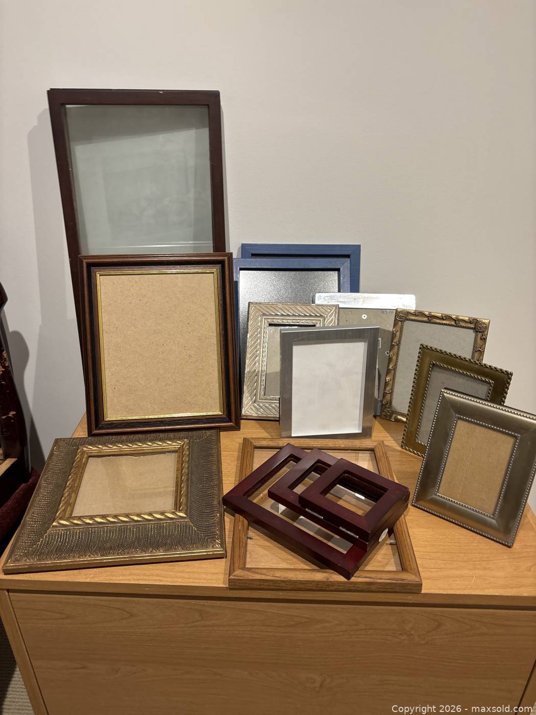 Assorted Picture Frames 11-Piece Lot | Maxsold