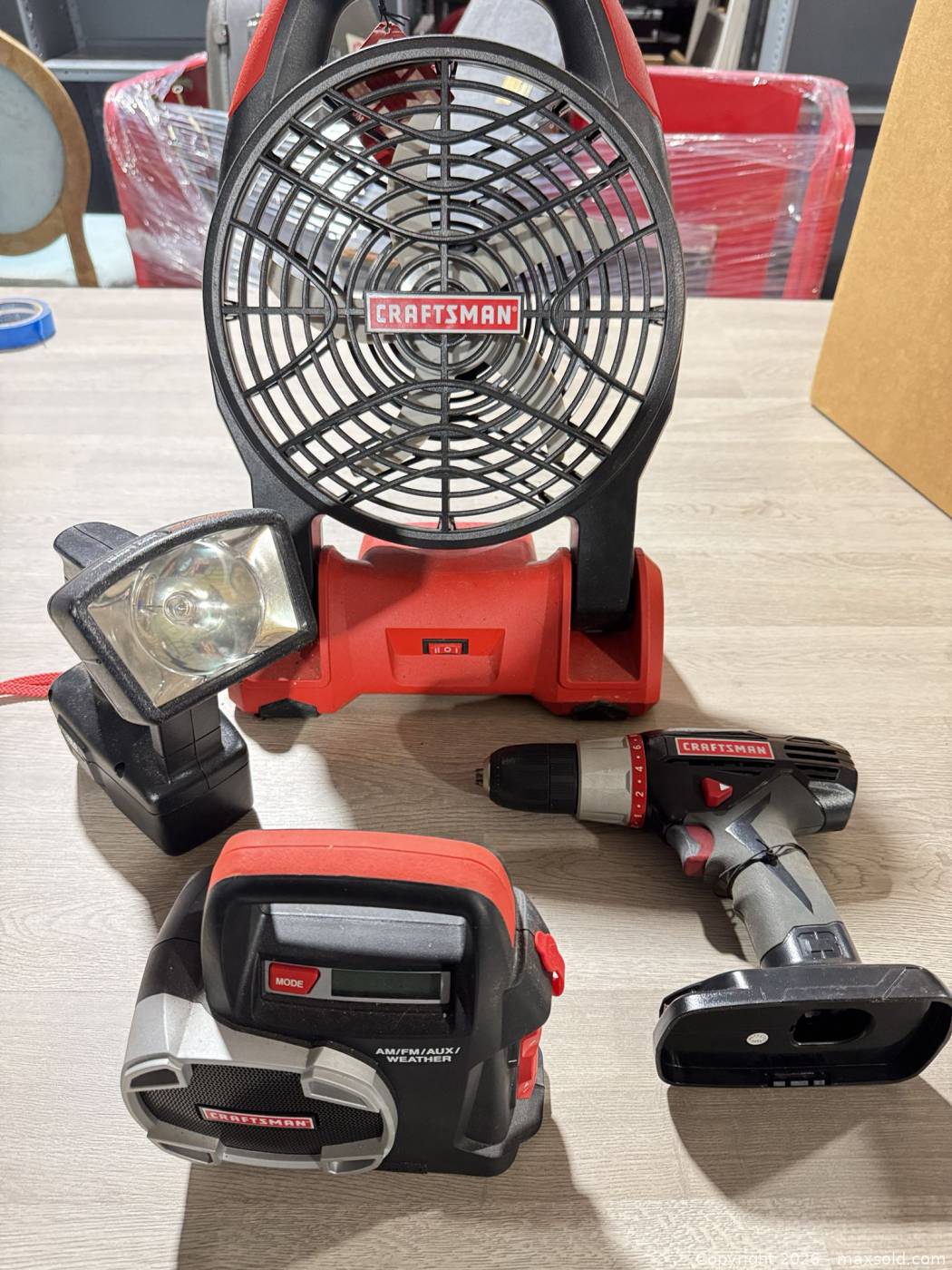 Craftsman cordless fan, radio, drill, flashlight | Maxsold