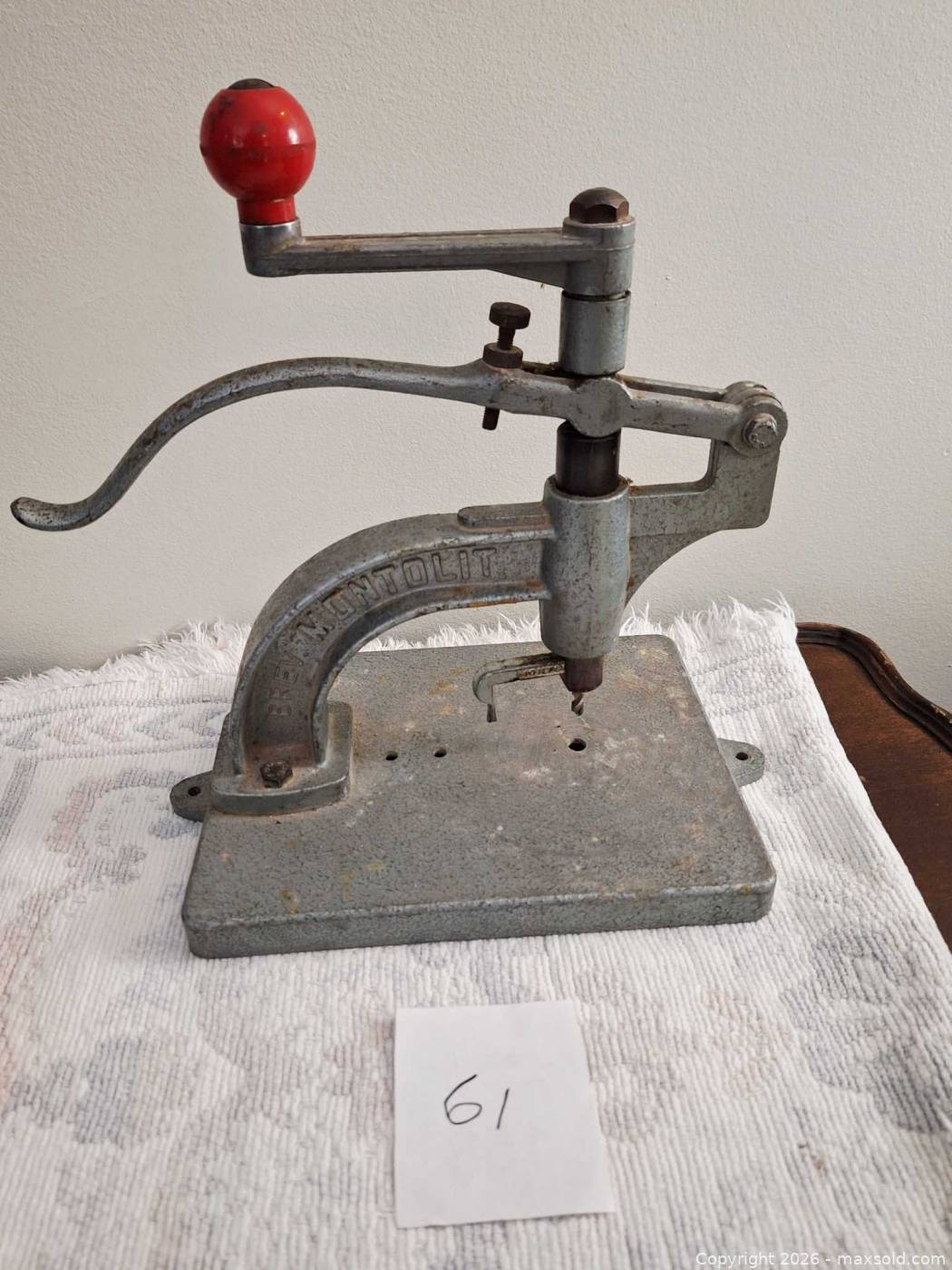 Vintage cast-iron tile scribe press | Maxsold