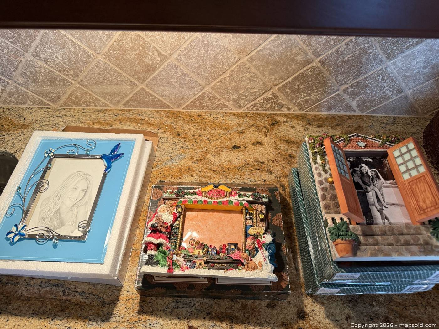 Decorative photo frames, 7 pieces | Maxsold